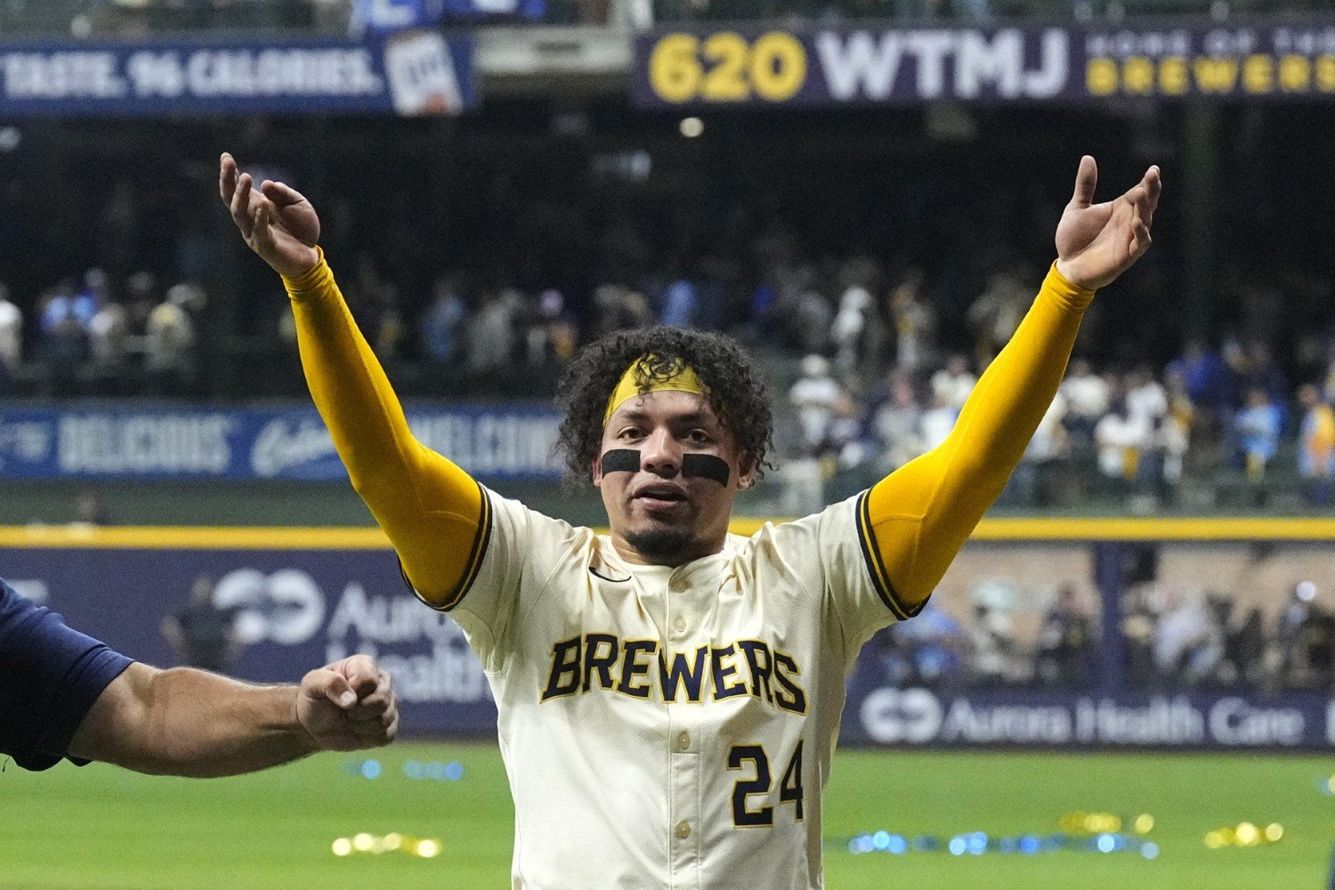 Brewers Avoid Arbitration with Five Players; William Contreras Remains ...